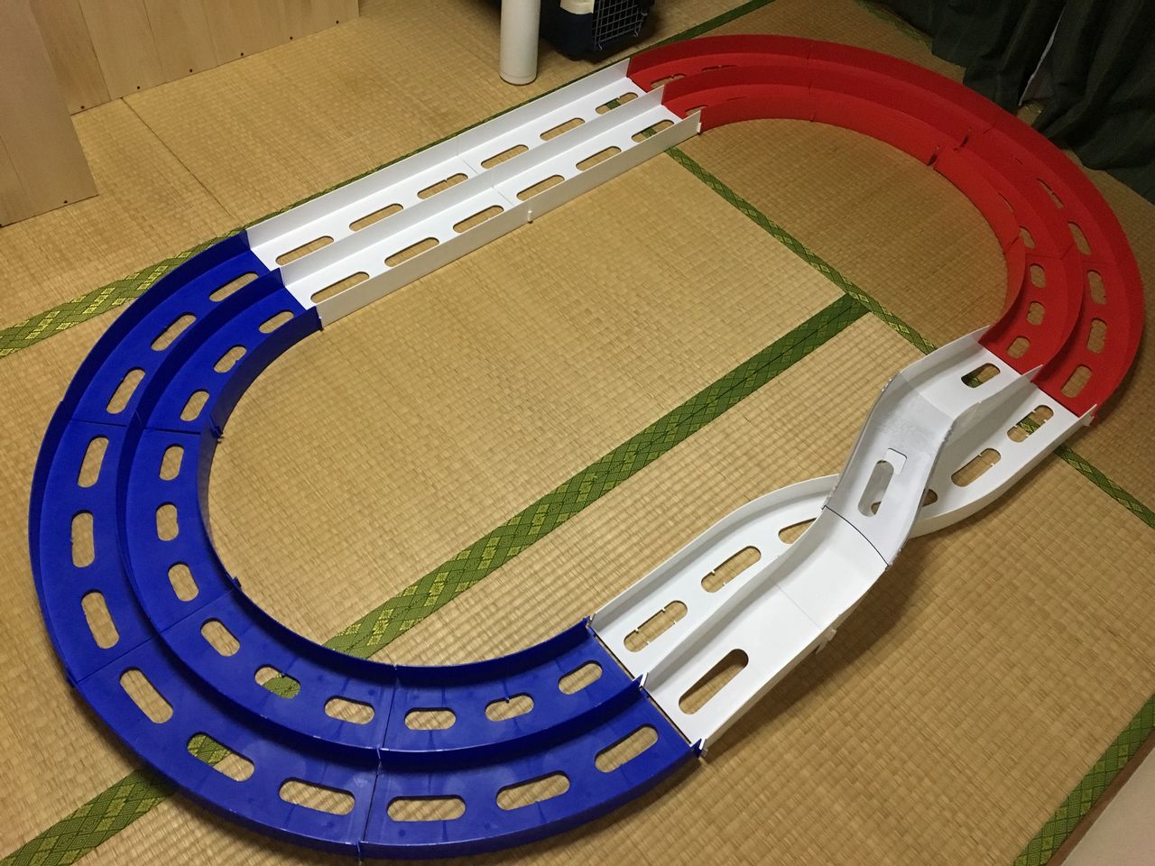 【買うならどれ？】ミニ四駆のコースの種類｜自宅用におすすめは3レーンのJCJC | ムーチョのミニ四駆ブログ